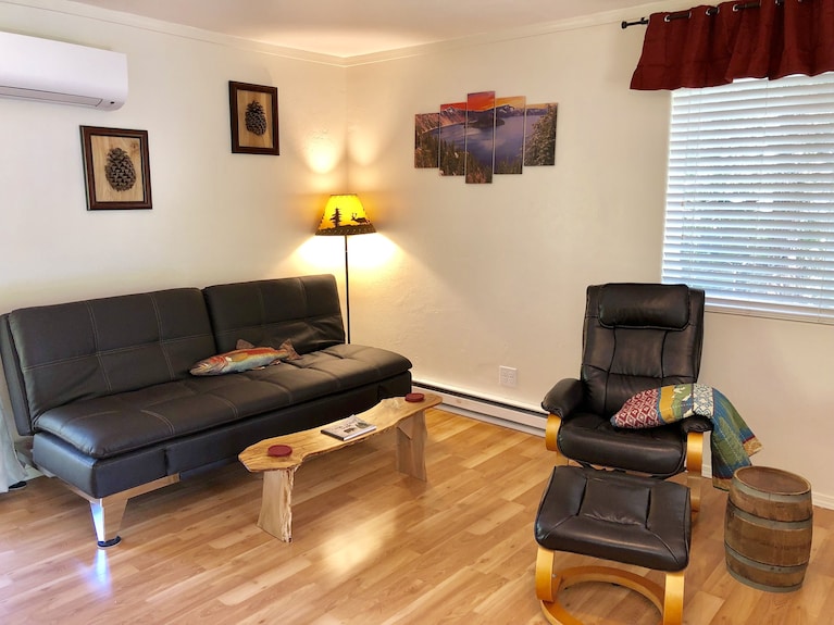 *Riverfront* "Cabin On The Rogue", Gateway To Crater Lake! Sleeps 2-4 - Oregon