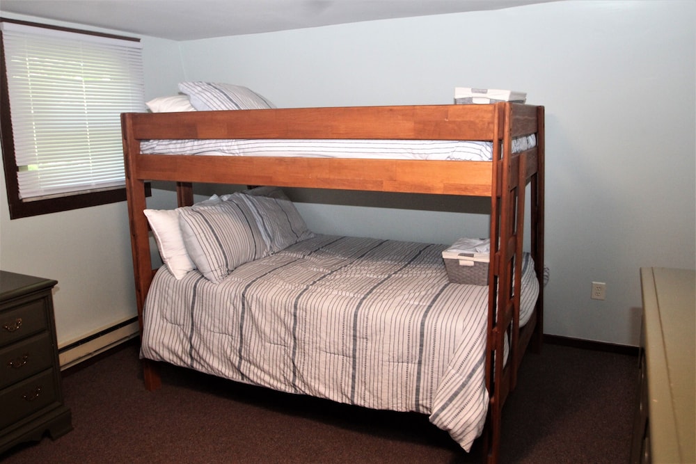 Walking Distance To Klay Winery & Distillery With Hot Tub! - Nemacolin, PA