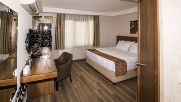 Quarto Duplo ou Twin Standard | Roupa de alta qualidade, minibar, cofre no quarto