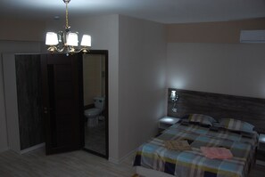 Cortinas blackout, ferros/tábuas de passar roupa, Wi-Fi de cortesia