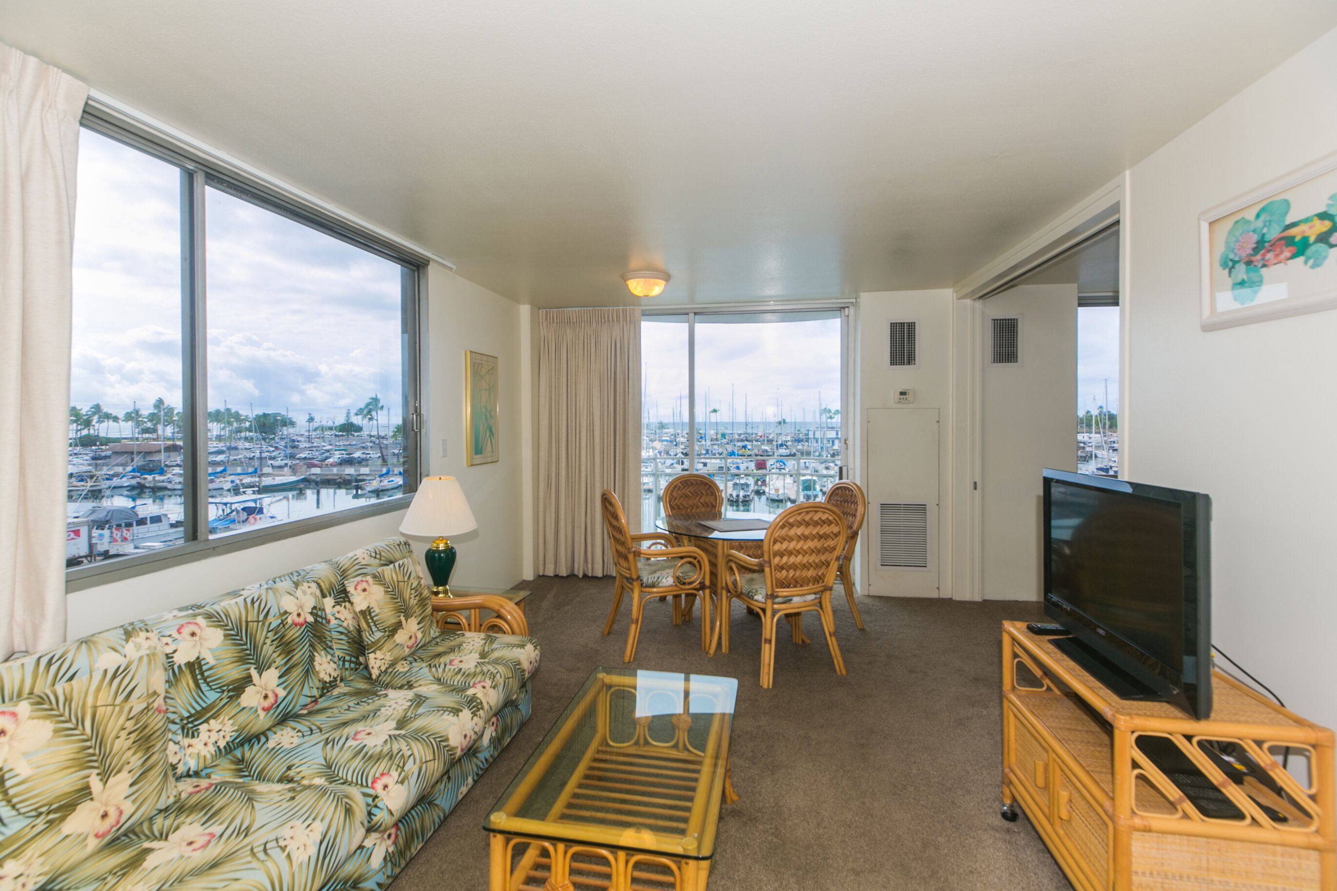 180-degree Yacht View!  Ilikai Marina, Prime Waikiki Location! - Honolulu