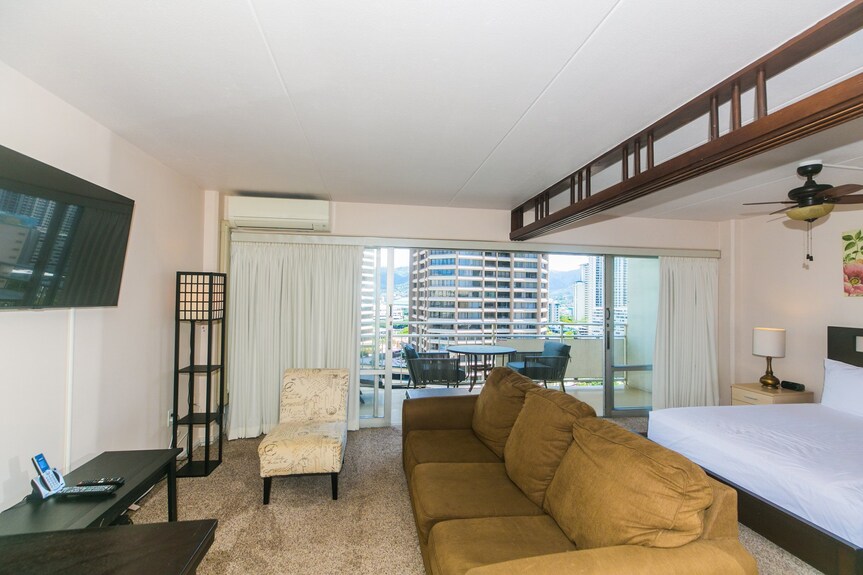 Unidad Totalmente Renovada En El Piso 14 Con Vista A Los Alrededores De Waikiki. - Honolulu