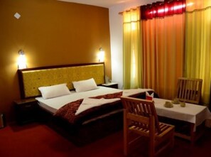 Quarto Duplo Deluxe, 1 cama de casal | Cortinas/cortinados opacos, berços/camas para crianças, Wi-fi grátis 