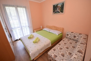 Apartamento conforto, vista para o mar | Ferros/tábuas de passar roupa, Wi-Fi de cortesia, roupa de cama