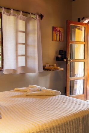 Quarto Duplo ou Twin Standard | Minibar, com decoração personalizada, com mobília individualizada 