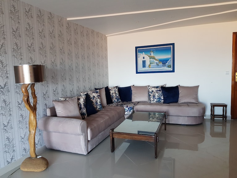 Mooie Villavoeten In Water Goed Gemeubileerd - Mohammedia