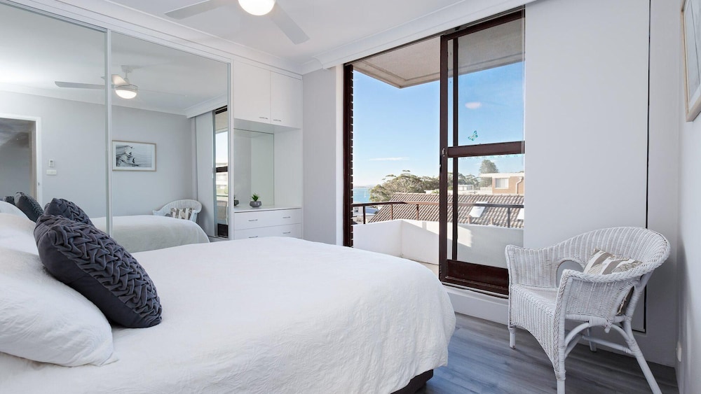 Bellevue, 7 4 Donald Street - Renovated Unit With Air Con And Wi-fi With Views & Central To Cbd - Salamander Bay