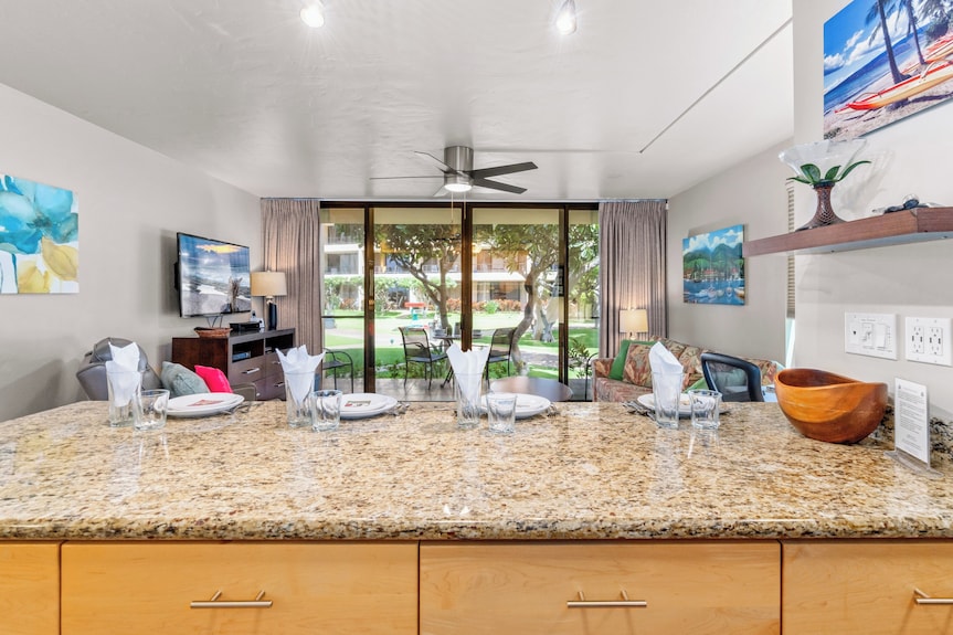 Sugar Beach 102 Gorgeous Remodeled Home Beachfront Condo Home - Maui, HI