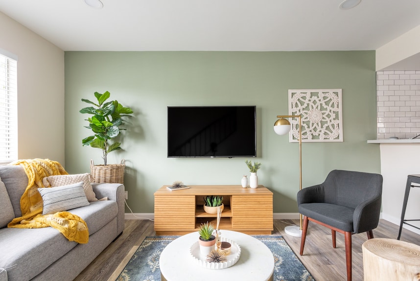 2ベッドルームのモダンな素朴な農家があなたを待っています! - サイプレス, CA