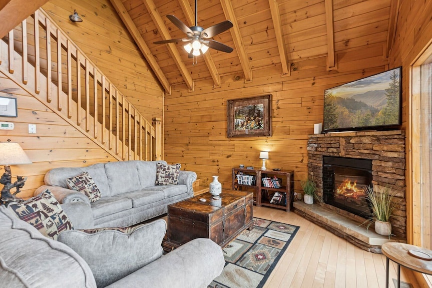 Bearhemain Rhapsody, A Private Cabin With Incredible Mountain Views, Near Dollywood!! - Douglas Lake, TN
