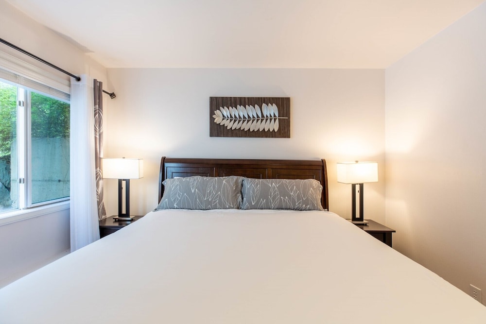 Wooded Oasis
A Modern & Cosy Mil Suite With A Private Hot Tub & Pool. - Edmonds, WA