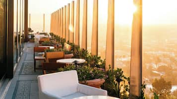 2 restaurantes, pequenos-almoços servidos, cozinha californiana