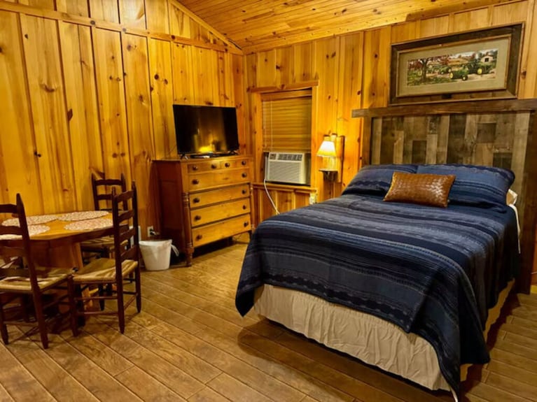 Cabin At Sunset Ranch With Sunset Resort On Medina Lake Access! - Lake Medina Highlands, TX