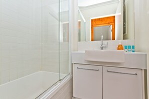 Casa, 5 quartos | Banheiro | Chuveiro/banheira combinados, toalhas de banho