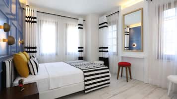 Apartamento premium, vista para o mar | Roupas de cama premium, cofres nos quartos, individualmente decorados