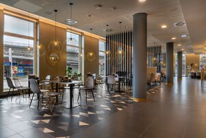 Pequeno-almoço tipo buffet diário (17 EUR por pessoa) 