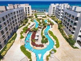 2 piscinas externas, funciona das 8h às 18h, barracas, guarda-sóis