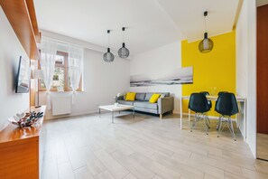Apartamento (12 B – Jelitkowska 27) | Área de estar | TV de tela plana