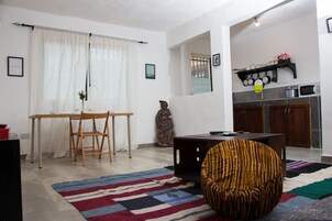 Quarto Duplo, 2 quartos | Sala | TV de ecrã plano 