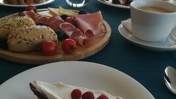 Pequeno-almoço tipo buffet diário incluído