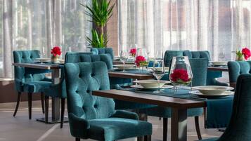 Pequeno-almoço tipo buffet diário incluído