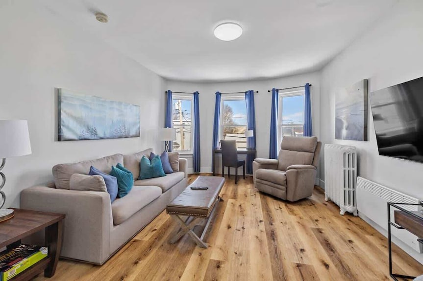 Hillsborough St. Suites 3 Bdrm Downtown Ch'town - Charlottetown