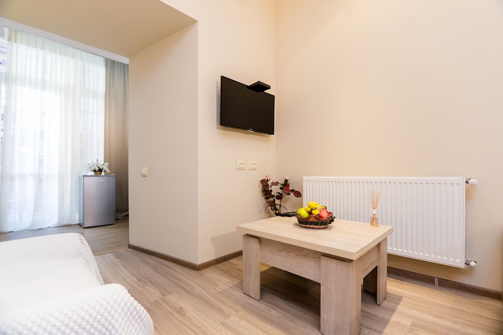 Duda's Sweet  Hom Newly Renovated And Refurbished House On Rustaveli Avenue - Tbilisi