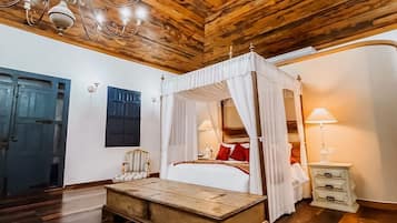 Quarto Presidencial | Roupa de alta qualidade, edredões de penas, camas de colchão pillowtop