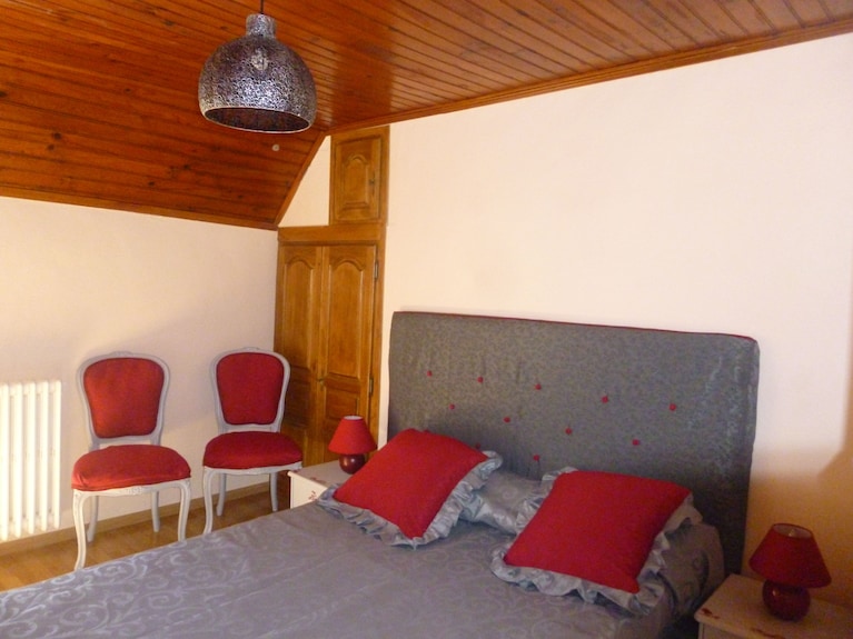 Giteduplombducantal Aux Gardes à Saint-jacques-des-blats - Cantal