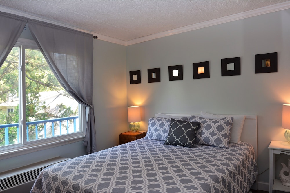 Steps To The Beach Downtown Rehoboth Beach 1br Condo W/ Parking - Rehoboth Beach, DE