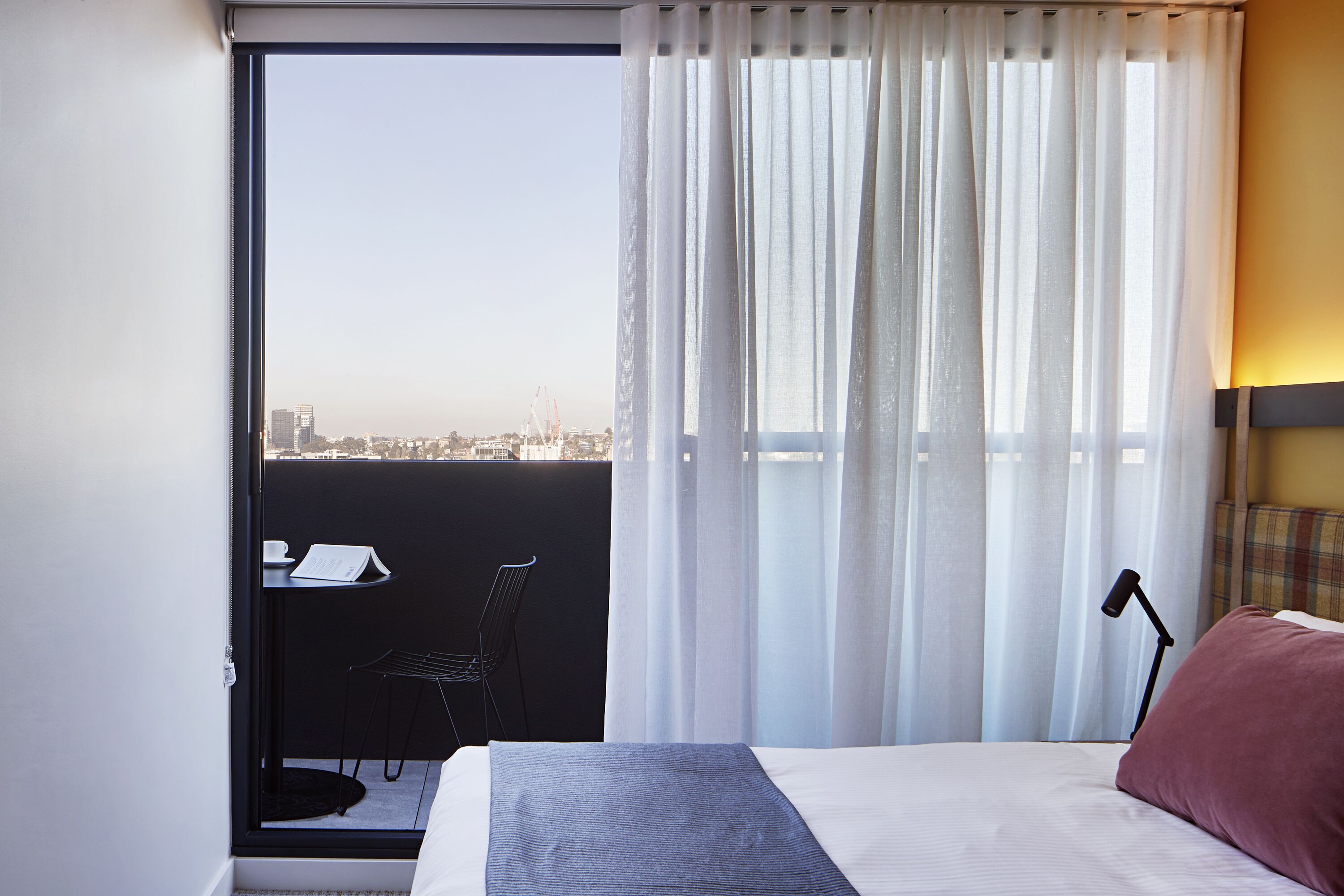 Apartamento superior | Cofres nos quartos, ferros/tábuas de passar roupa, Wi-Fi de cortesia