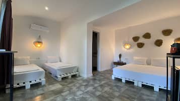 Quarto Quádruplo Familiar, várias camas, vista para o jardim | Roupa de alta qualidade, minibar, com decoração personalizada