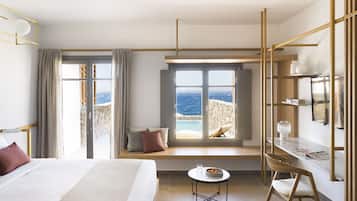 Suite Deluxe, piscina privativa, vista para o mar | 1 quarto, minibar, cofre no quarto, secretária