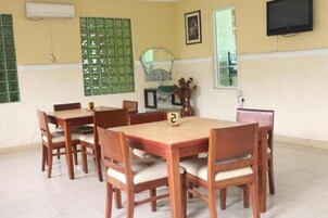 Pequenos-almoços, almoços e jantares servidos 