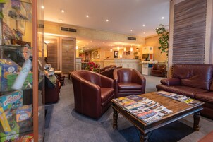 Área de estar no saguão