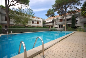 Piscina exterior sazonal 