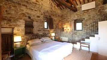 Quarto casal luxo, 1 cama King e sofá-cama (La Torre) | Lençóis italianos Frette, roupas de cama premium, edredons de pluma