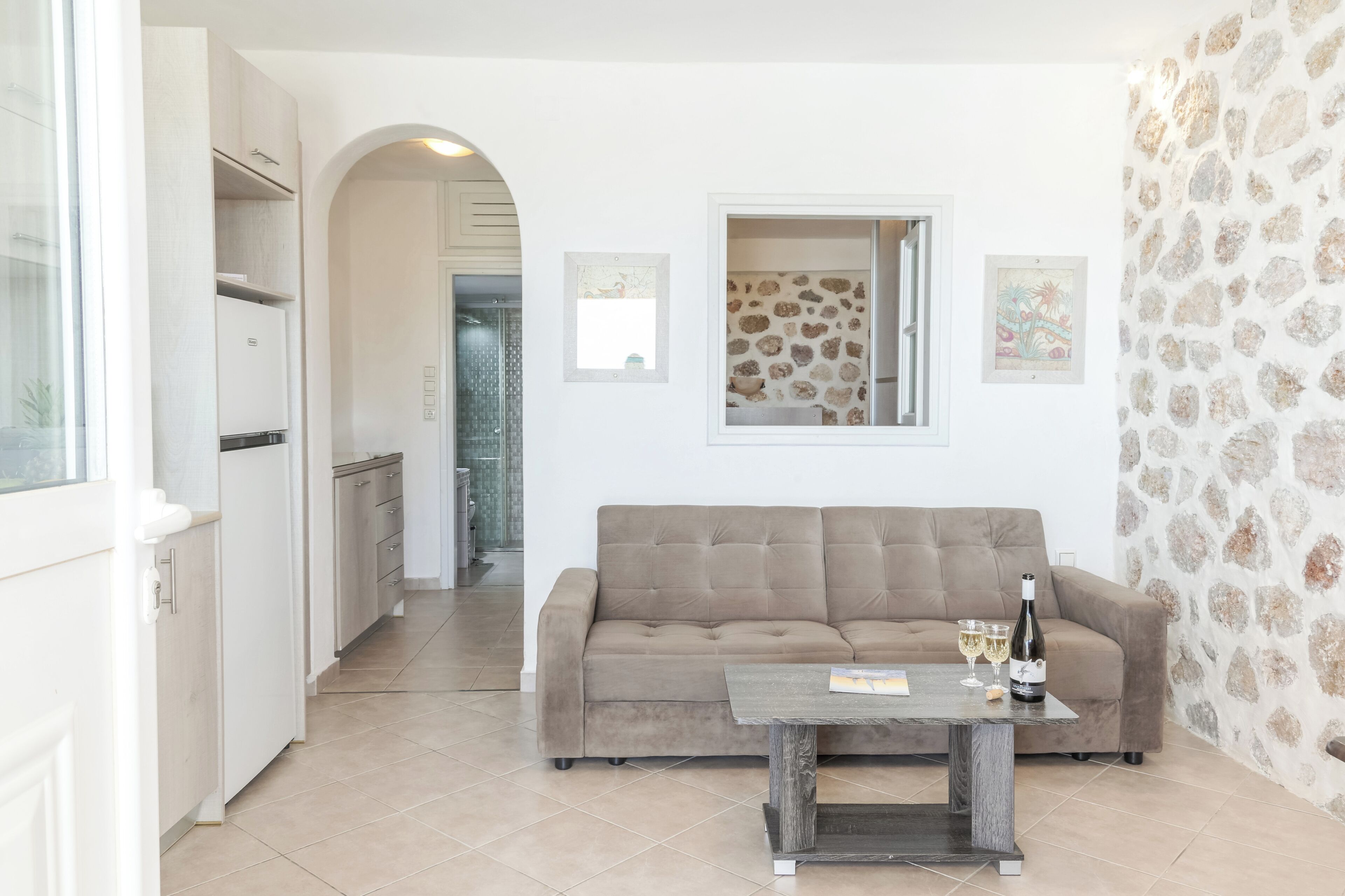Traditional Stone Apartment and Sea View | Roupas de cama premium, camas com colchões pillow-top