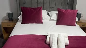 Quarto casal (20) | Wi-Fi de cortesia, roupa de cama