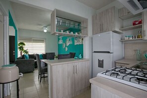 Casa, 2 quartos | Cozinha privada | Talheres/pratos/utensílios de cozinha