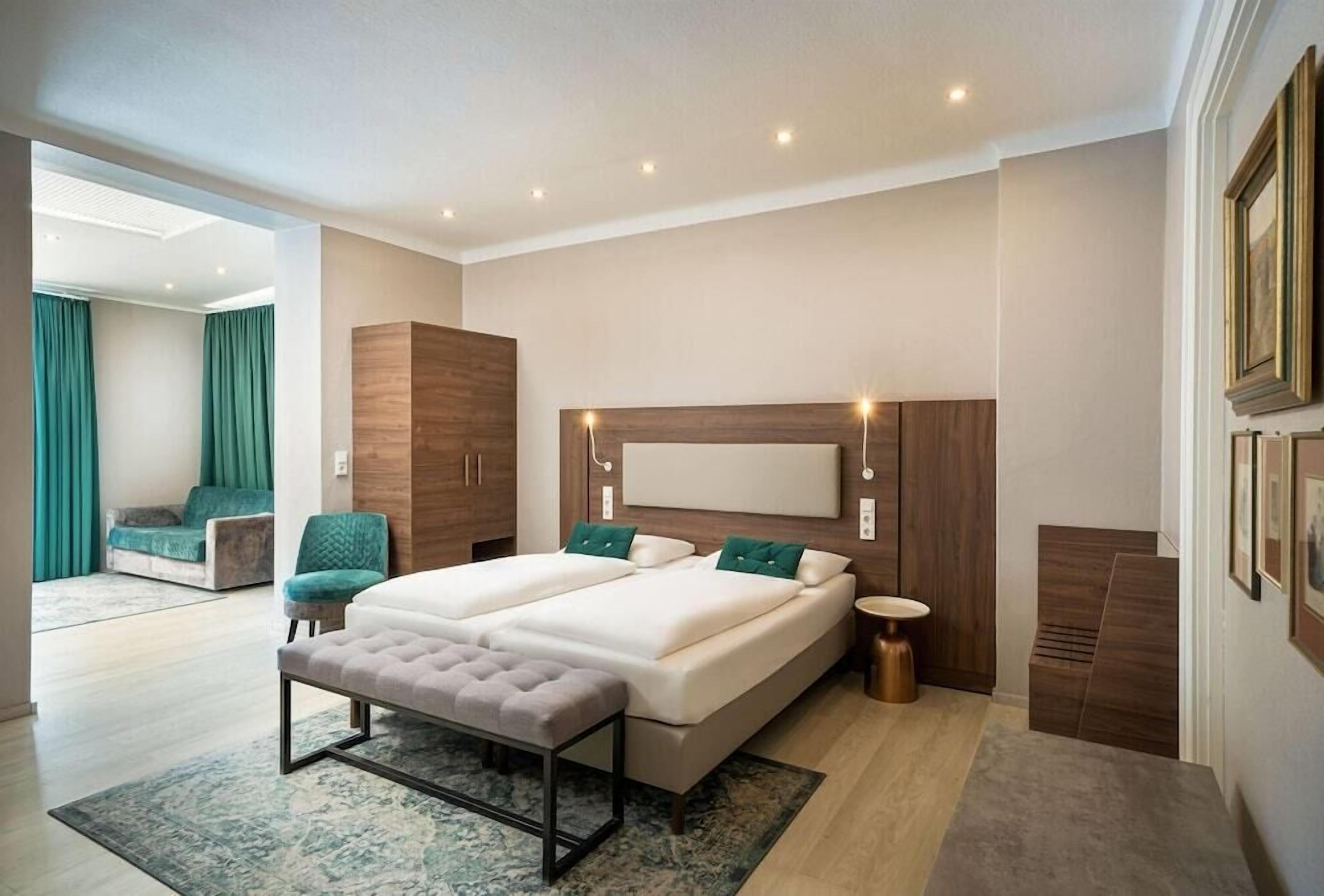 Cofre no quarto, secretária 