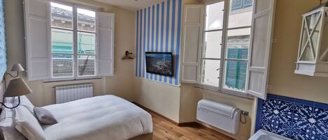 Suíte | Edredons de pluma, frigobar, cofres nos quartos