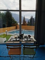 Pequeno-almoço completo diário incluído 