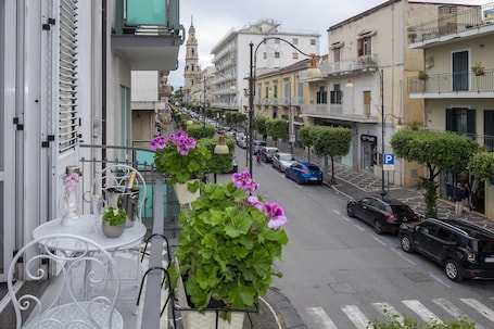 Roupa de alta qualidade, edredƵes de penas, cortinas/cortinados opacos . B&B Verzus