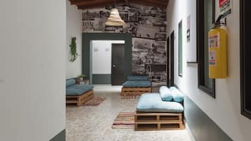 Quarto Triplo Económico | Sala de estar