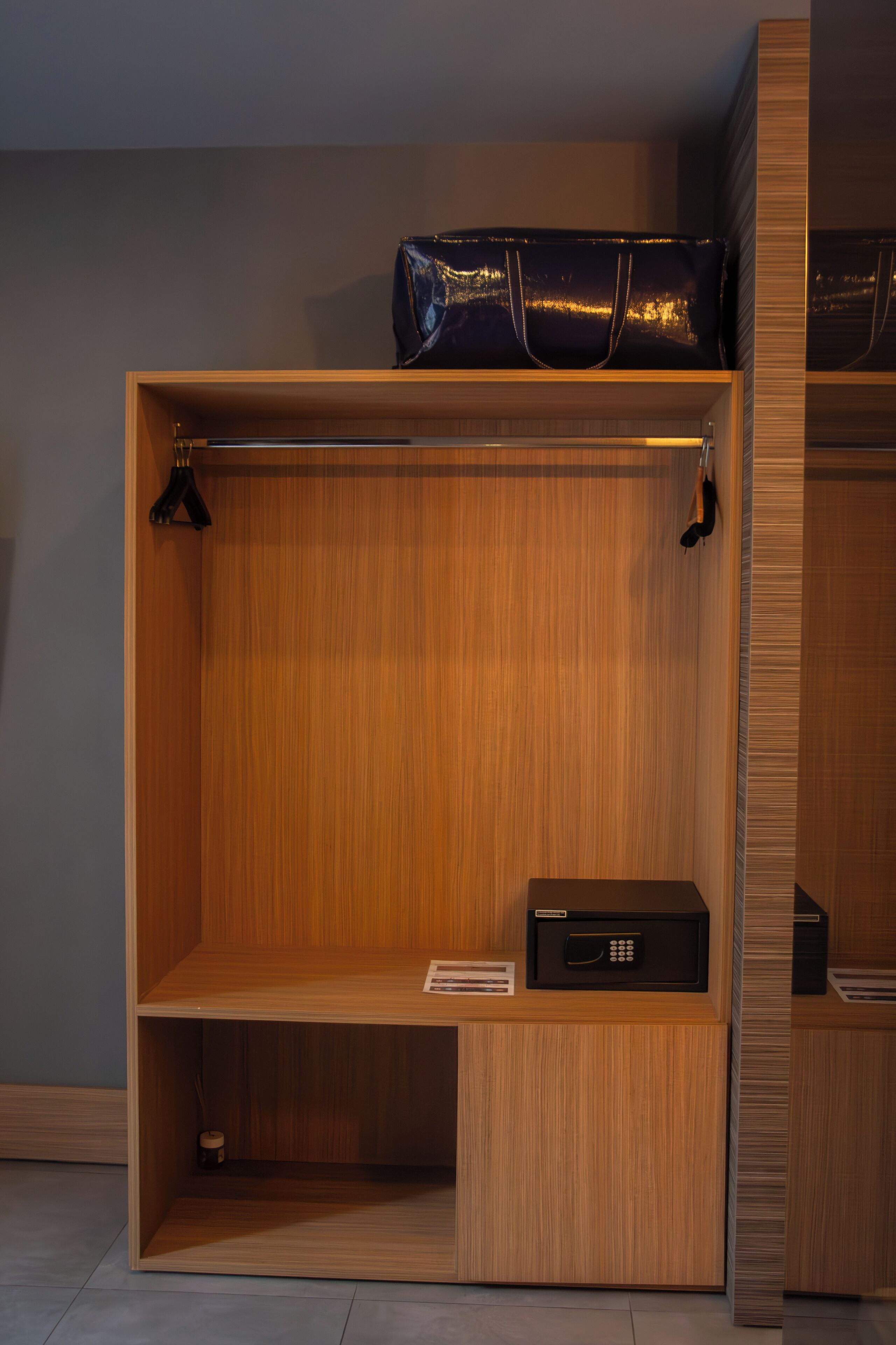 Quarto Premium, 1 cama queen-size, banheira de hidromassagem, Vista para a cidade | Roupa de alta qualidade, edredões de penas, secretária 