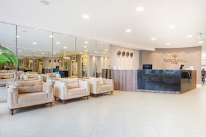 Área de estar no saguão