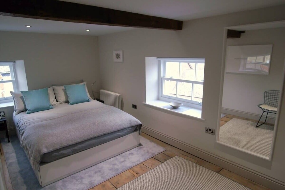 Stylish Wells Penthouse With Cathedral Views - Glastonbury