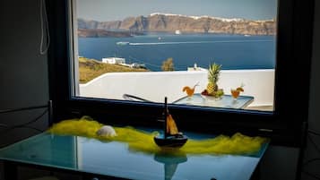 Suite Deluxe, vista para o mar | 1 quarto, cofre no quarto, com decoração personalizada