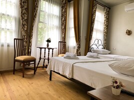 Quarto Triplo | Quartos insonorizados, Wi-fi grátis, roupa de cama fornecida